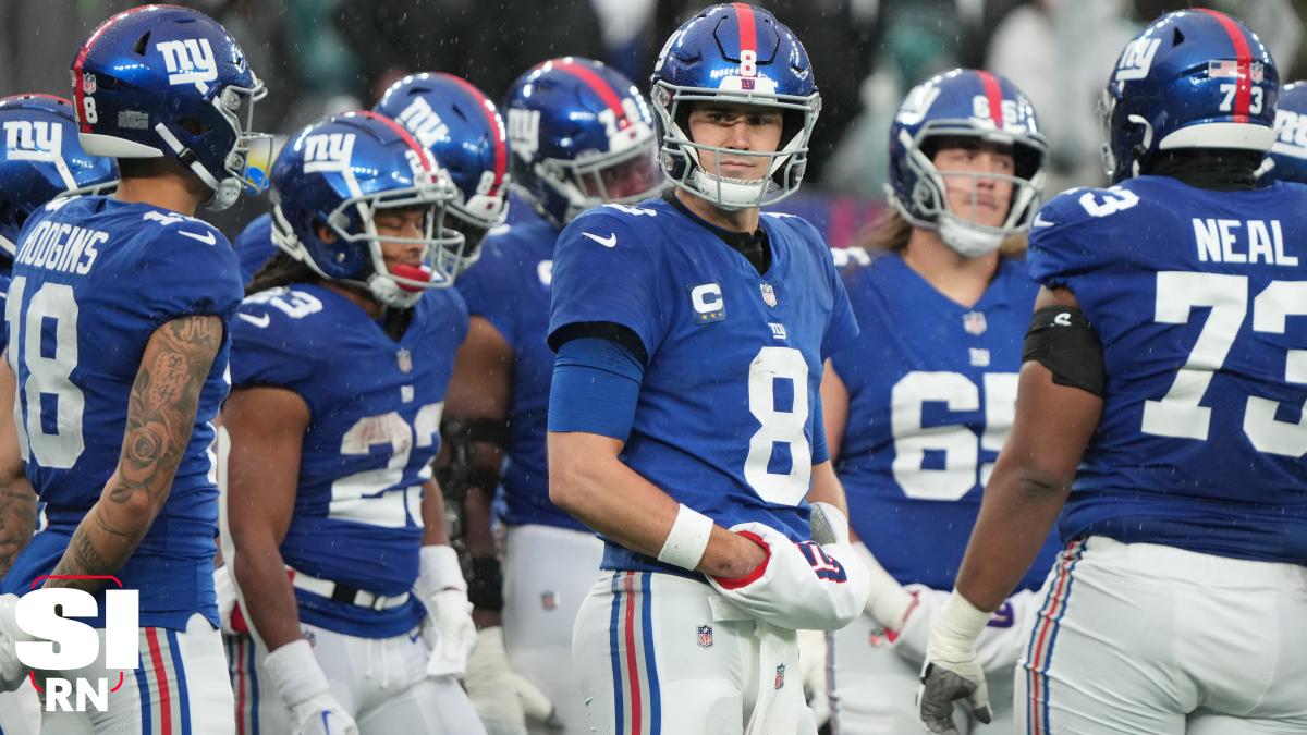 New York Giants Players and Staff Inside Mall of America at Time of ...