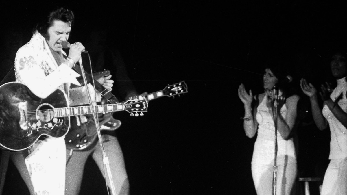 The time Elvis Presley managed to slip into AutoZone Liberty Bowl and ...