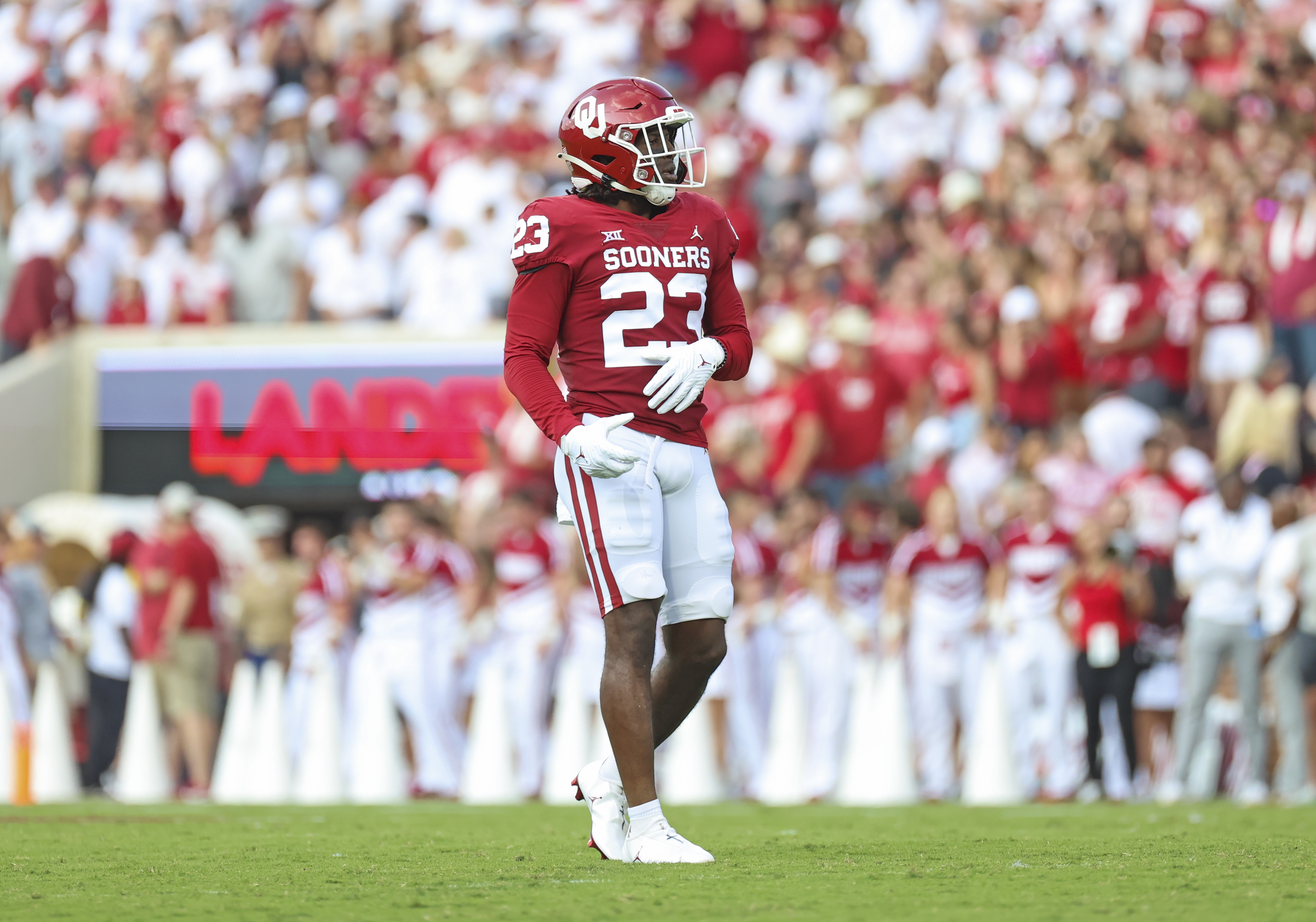 Oklahoma LB DaShaun White Enjoying the 'Little Moments' in Last Ride ...
