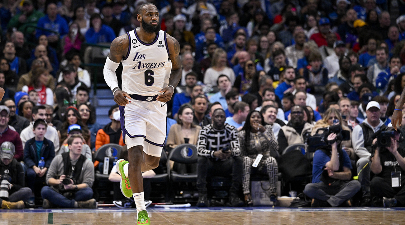 Scott Van Pelt, Joe Buck Have Awkward Moment After ‘MNF’ - TrendRadars