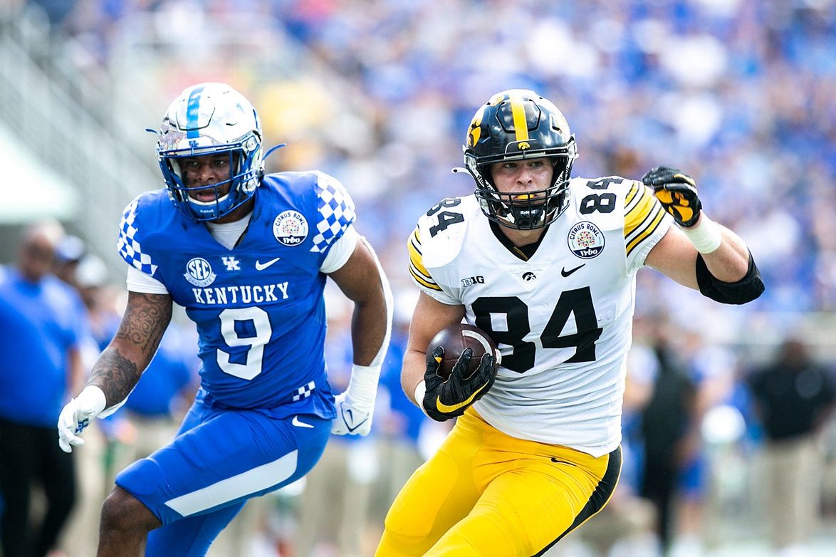 Iowa Tight End Sam LaPorta Will Serve as Hawkeyes' Emergency ...