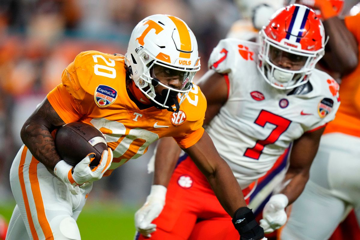 Clemson Defensive End says He’s Coming Back for One More Season ...