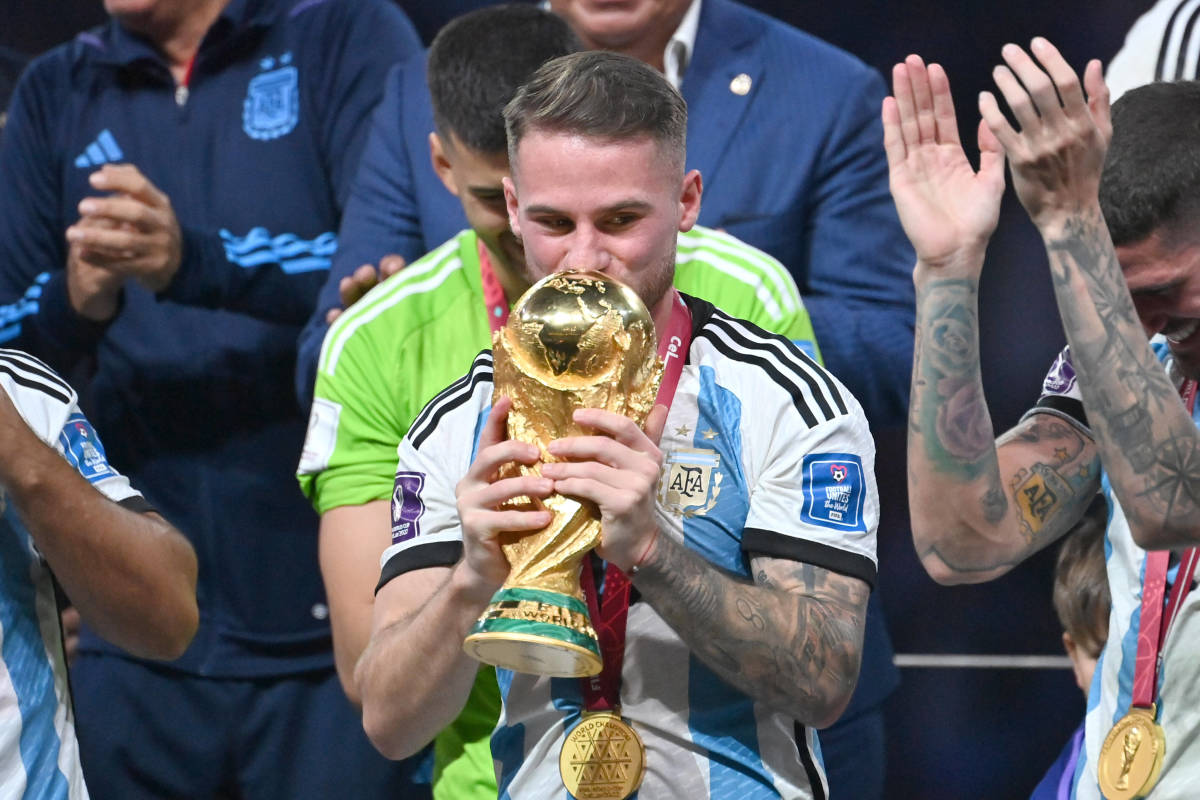 Watch Alexis Mac Allister receive hero's welcome at Brighton - Futbol ...