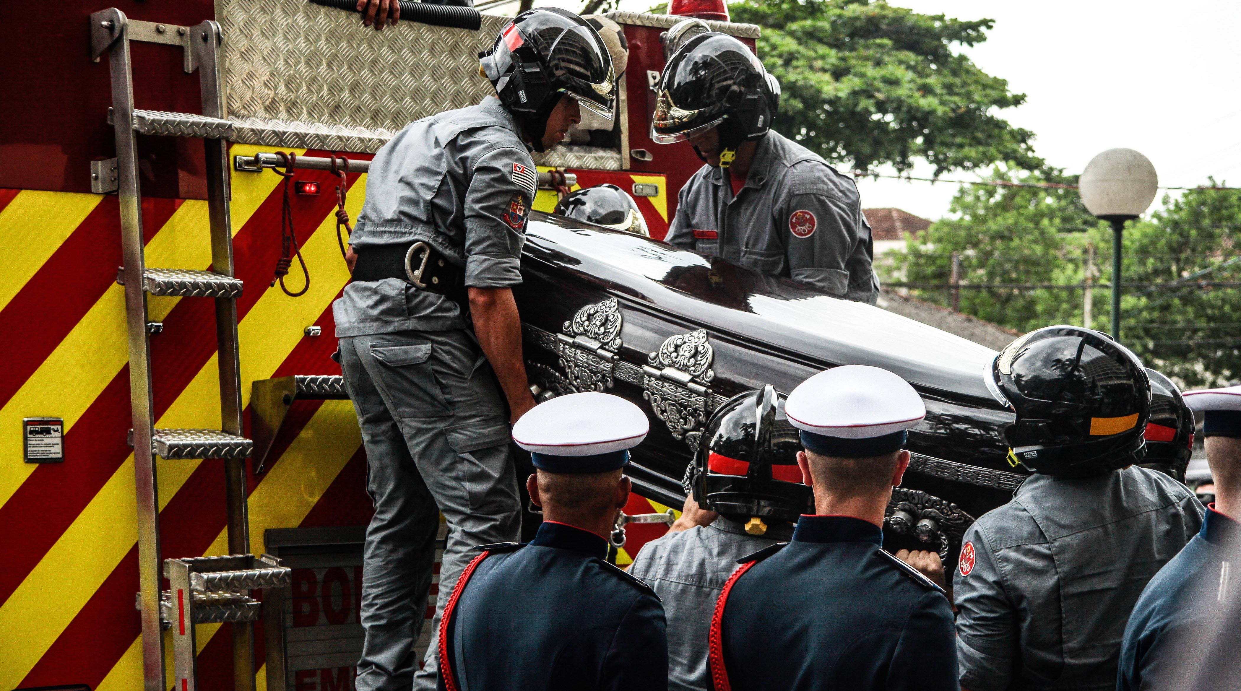Pele Funeral: Brazilians Line Streets of Santos on Day of Burial ...