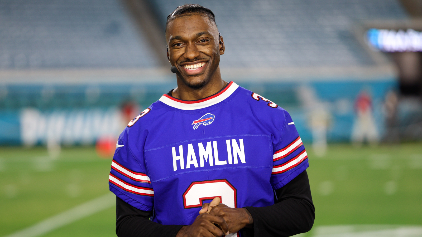 Robert Griffin III Honors Damar Hamlin During Saturday’s NFL Broadcast ...