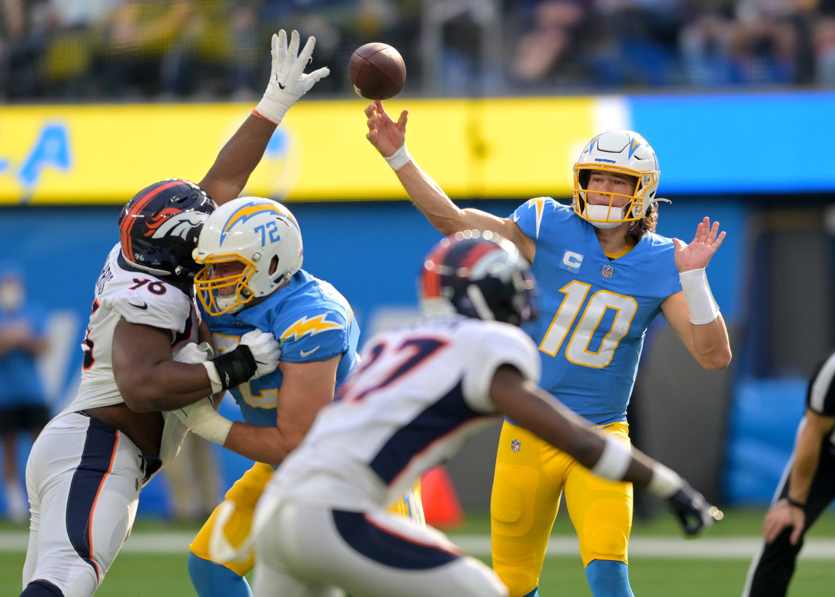 Live In-Game Updates: Los Angeles Chargers at Denver Broncos Week 18 ...