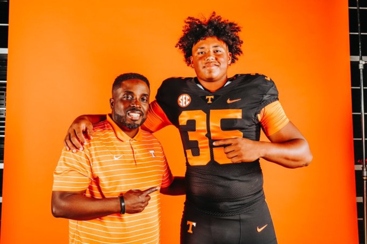 Daevin Hobbs Blends Power and Technicality For Tennessee Football ...