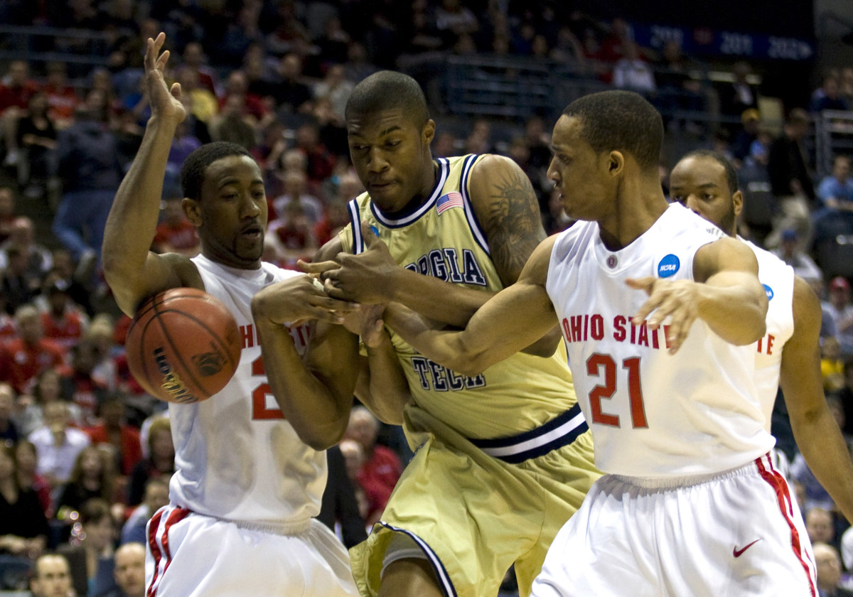Former Georgia Tech Star Derrick Favors Signs With The Atlanta Hawks ...