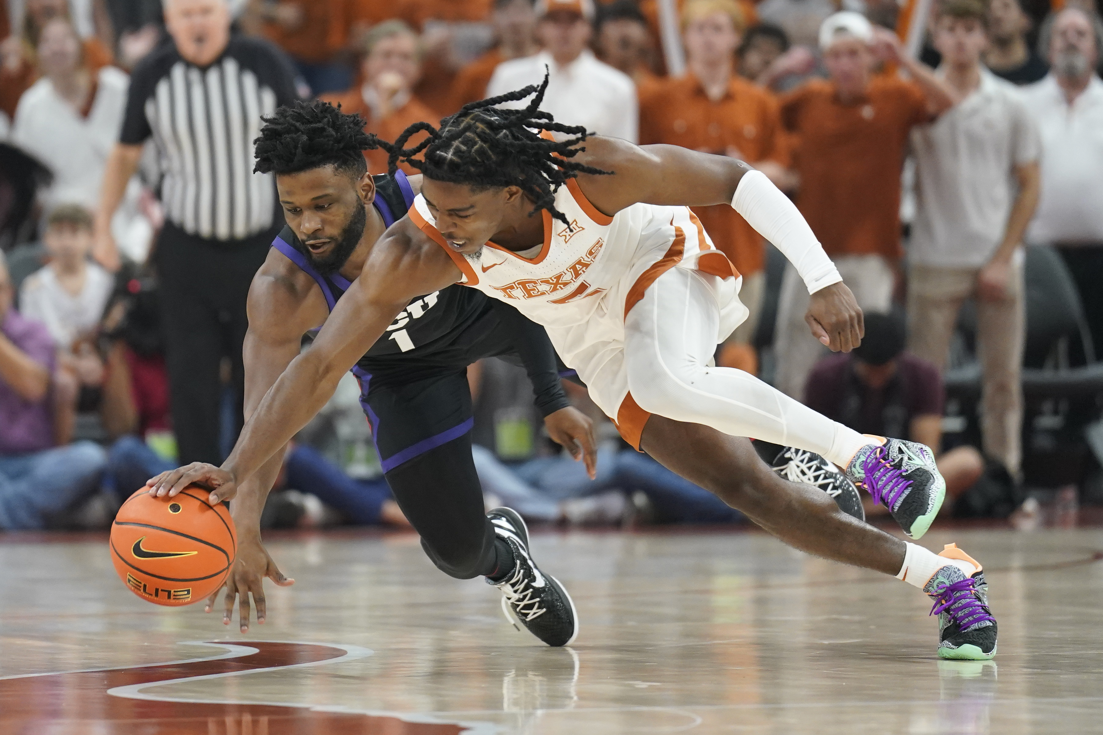 No. 10 Texas Longhorns Claw Back in 2nd Half, Top No. 17 TCU Horned ...