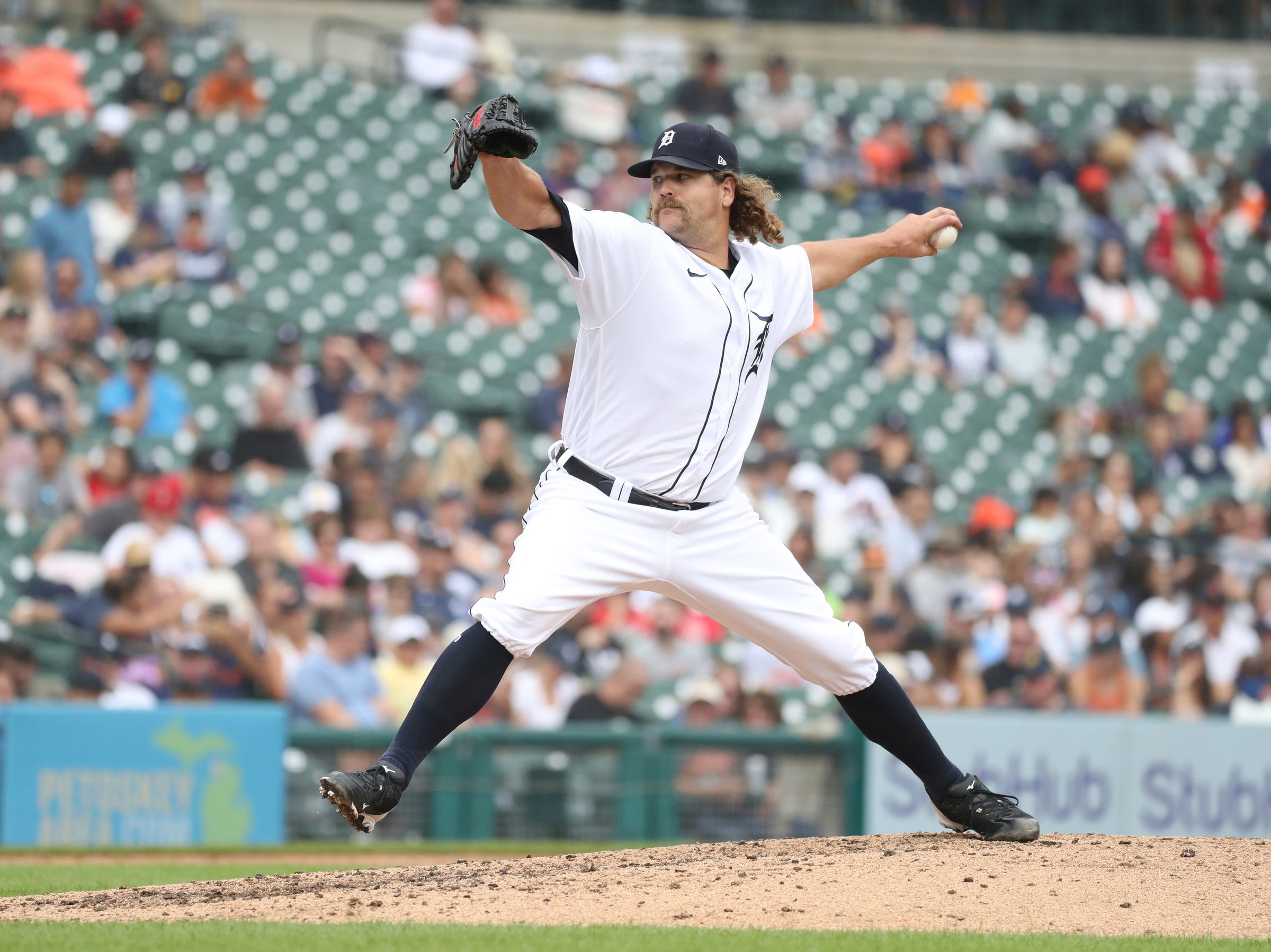 Chicago Cubs Targeting Two Relief Pitchers to Bolster Bullpen Following ...