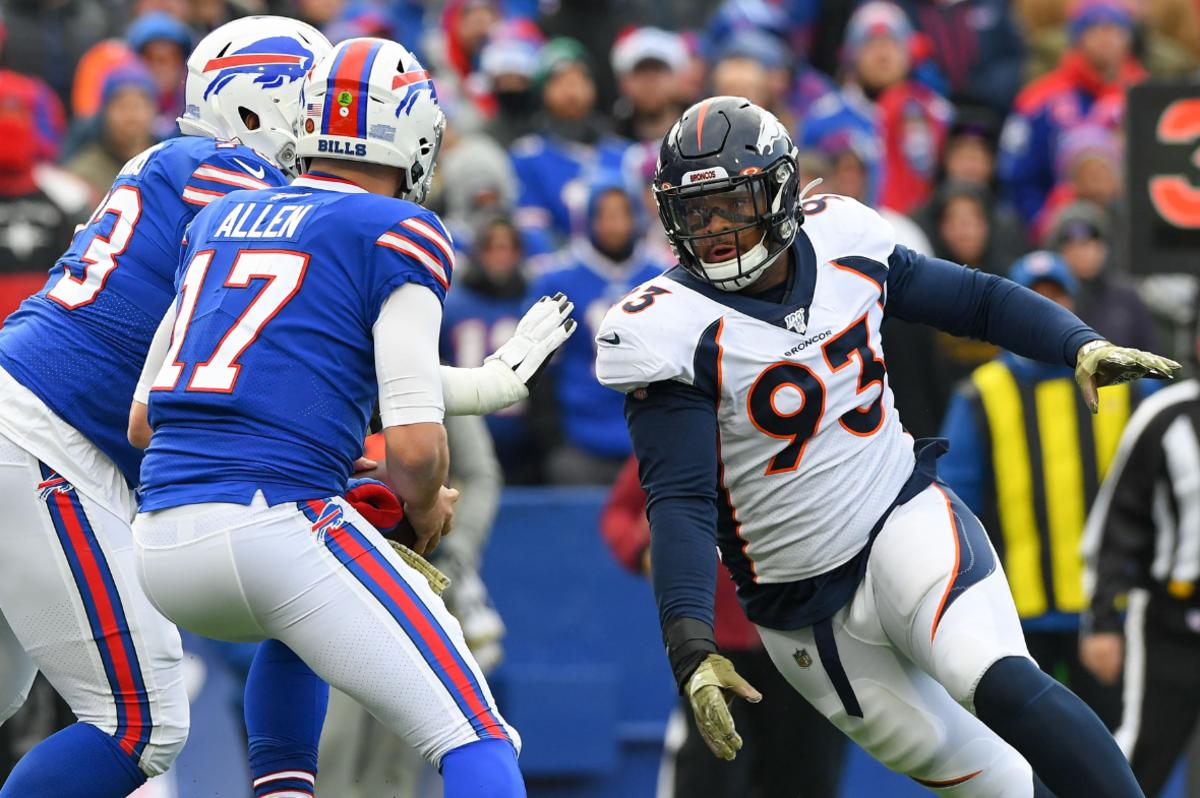 PFF Says Arizona Cardinals Should Target Dre'Mont Jones in Free Agency ...