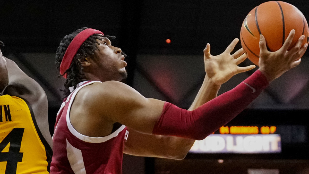Razorbacks can't hold another second-half lead to drop fourth straight ...