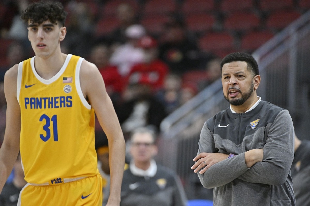 Pitt Panthers' Diaz Graham Twins Live Out Dream on Court Together ...