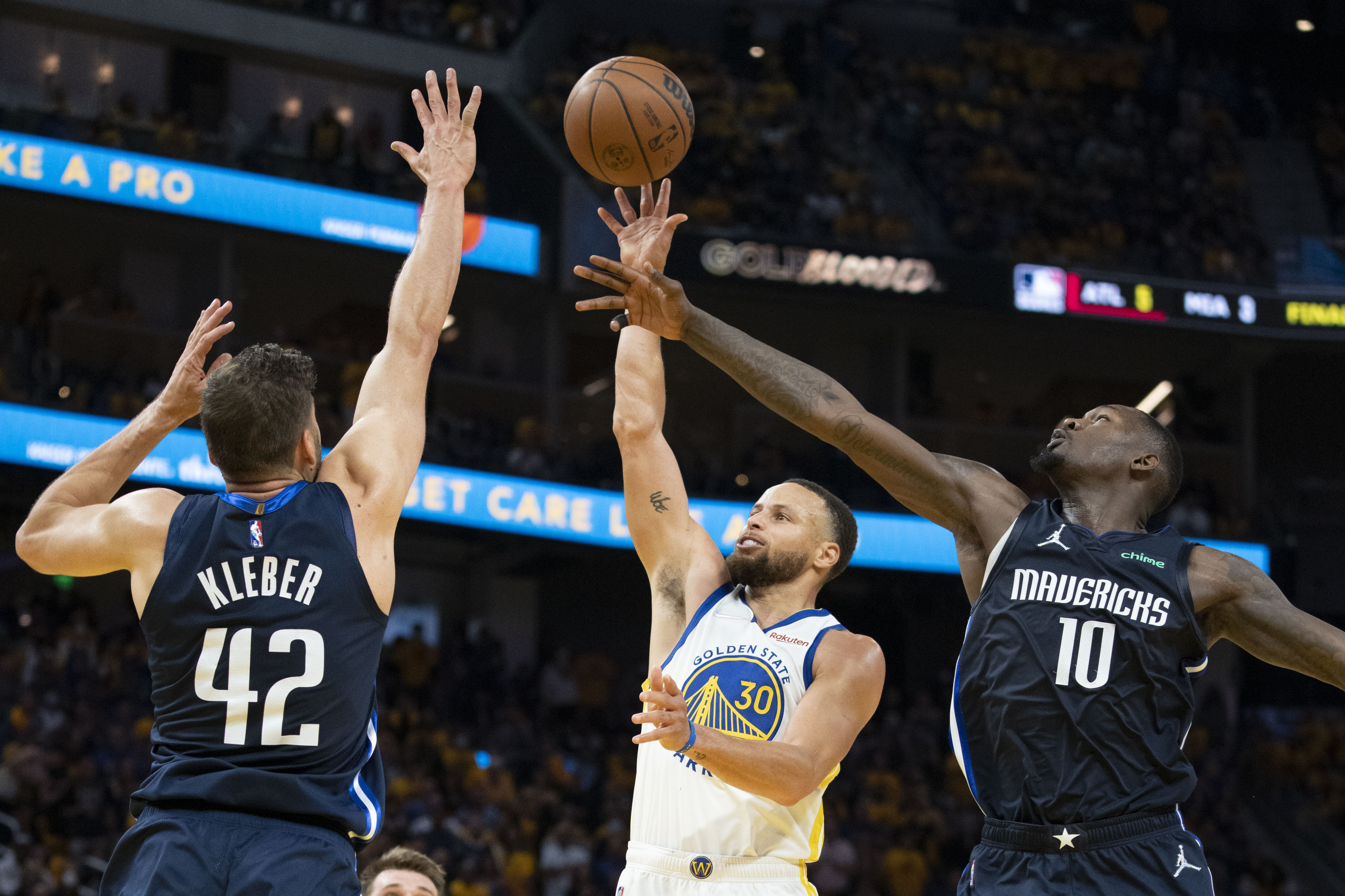Dallas Mavs’ Voices of Reason: Coach Jason Kidd Praises Leadership of Dorian Finney-Smith & Maxi ...