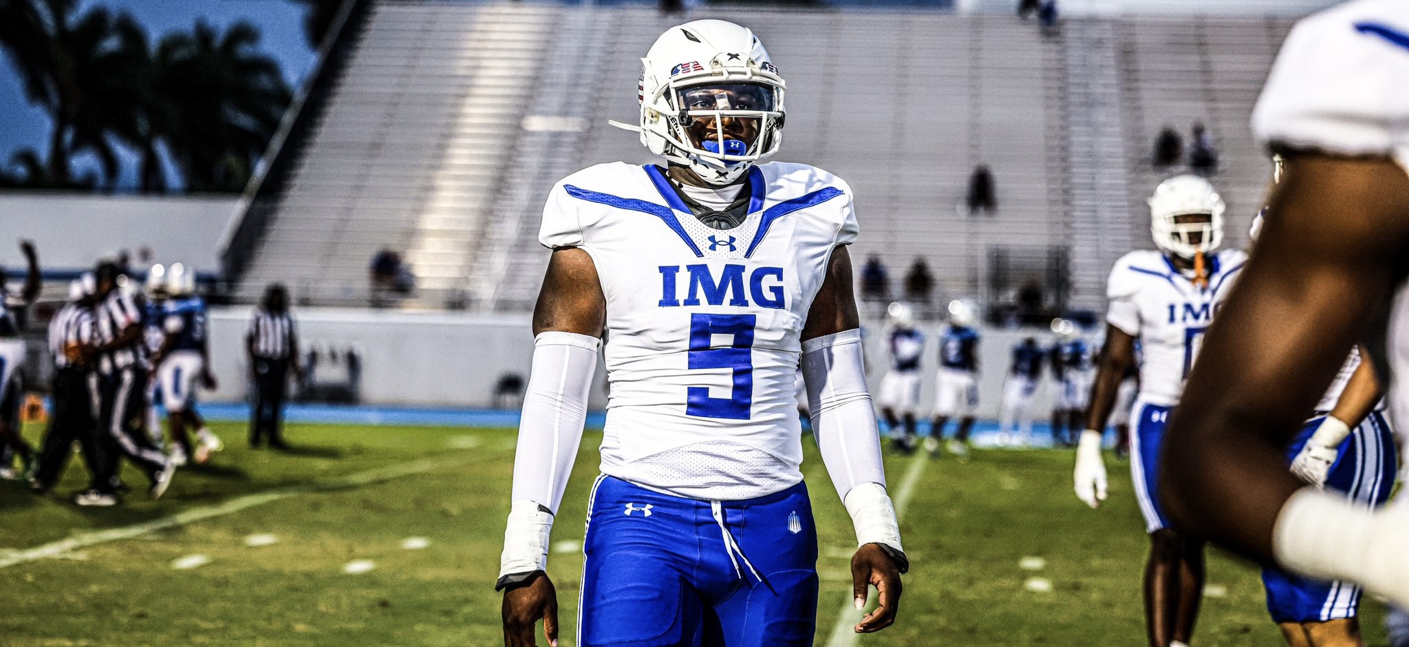 Leaving No Stone Unturned: UW Offers 5-Star Edge Rusher - Sports ...