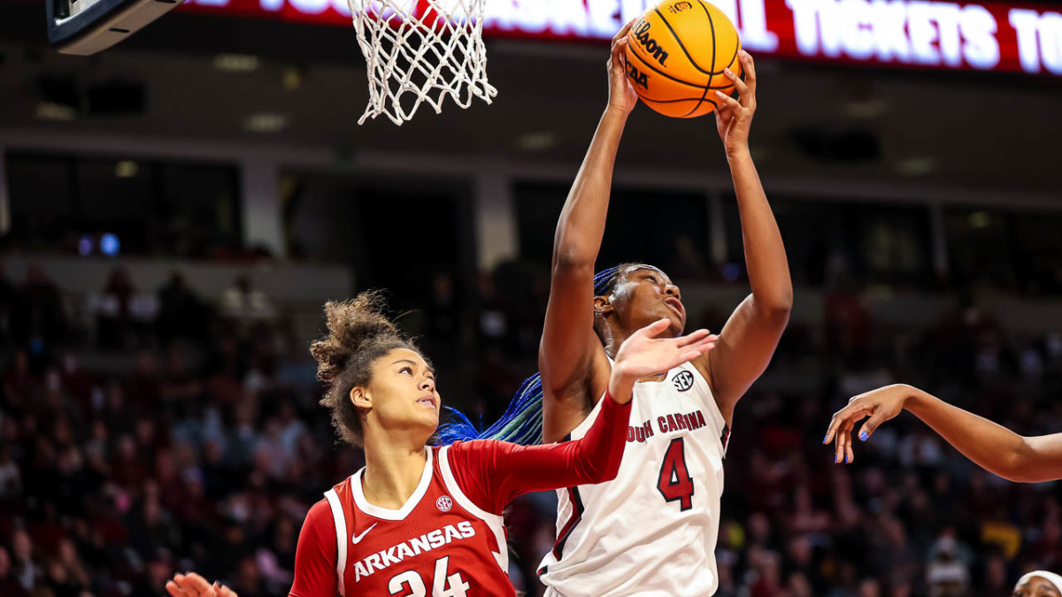 Razorbacks get steamrolled on road by No. 1 South Carolina - Sports ...