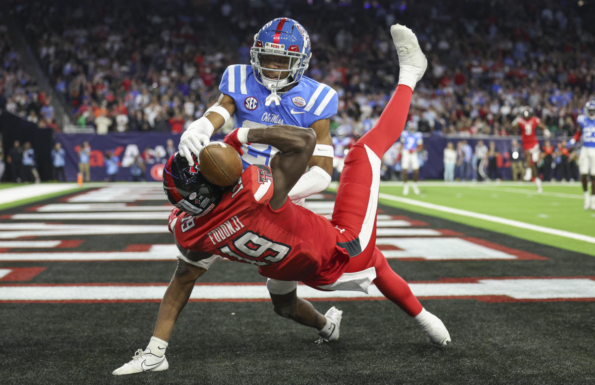 Davison Igbinosun Transfers To Ohio State Football - Sports Illustrated ...