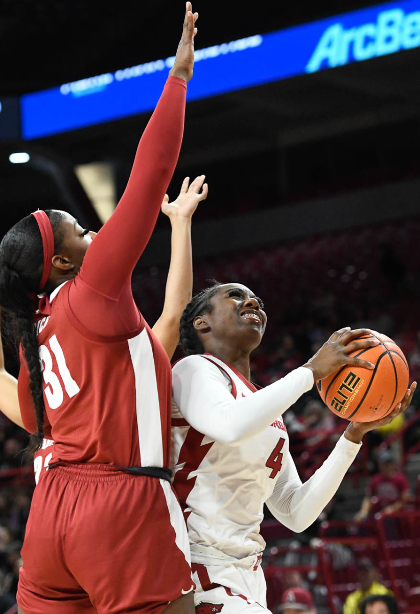 Alabama's late three-pointer hands Razorbacks third straight loss ...