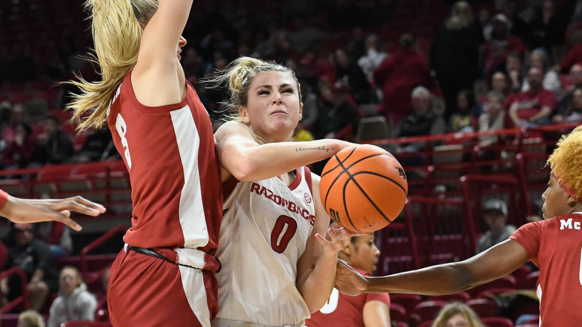 Alabama's late three-pointer hands Razorbacks third straight loss ...