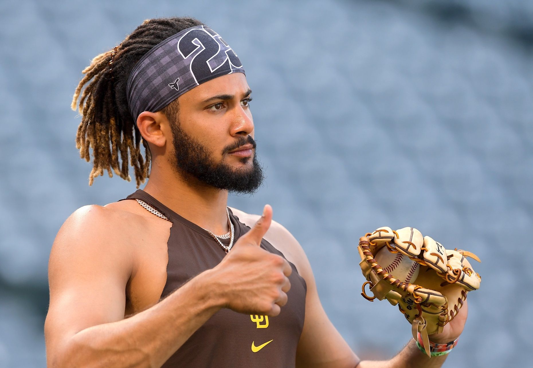 WATCH: Padres Fan Gets Tatis to Sign His Leg, Then Gets Autograph ...