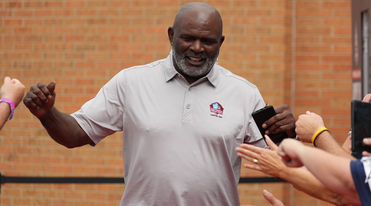 NFL Legend Lawrence Taylor Reveals Pick for Best QB in History—and It ...