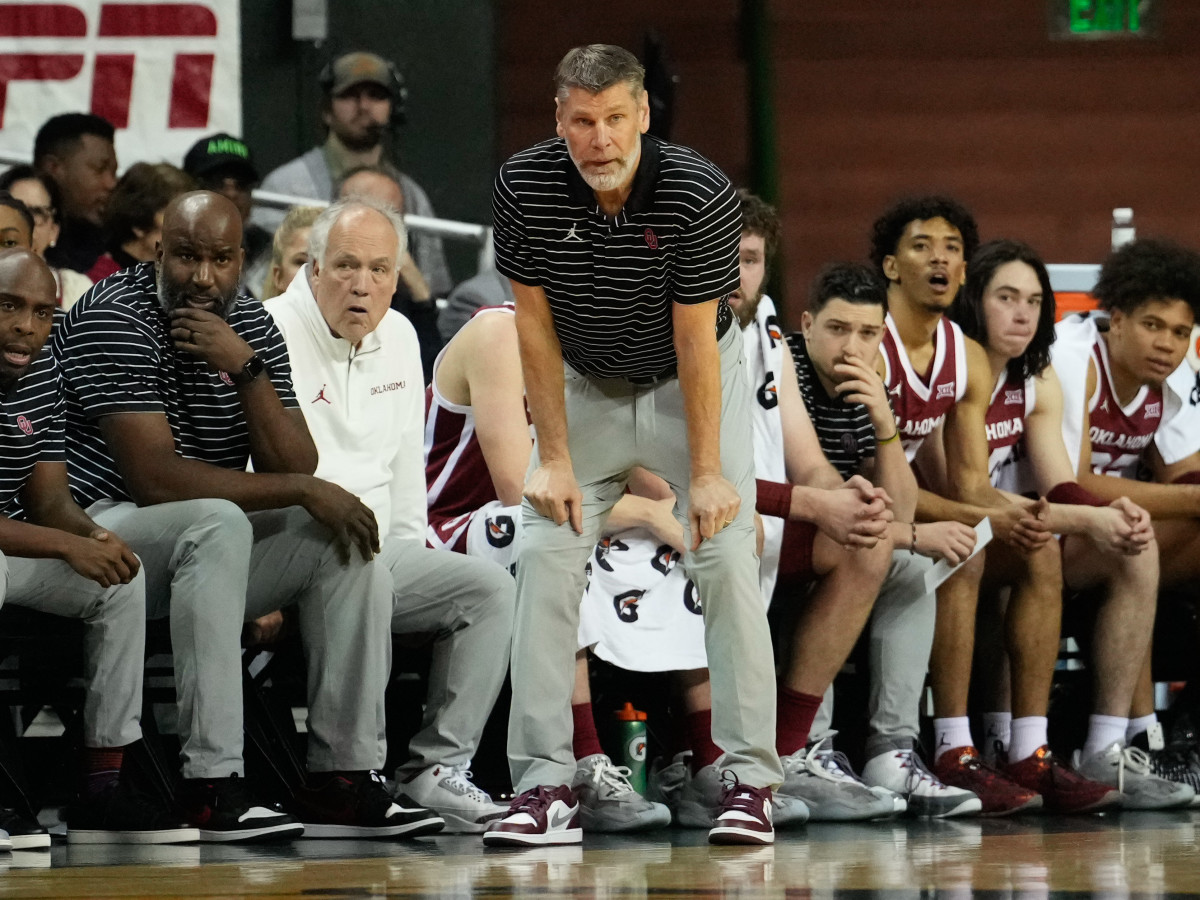 Report: Another Assistant Leaves Porter Moser's Coaching Staff at ...