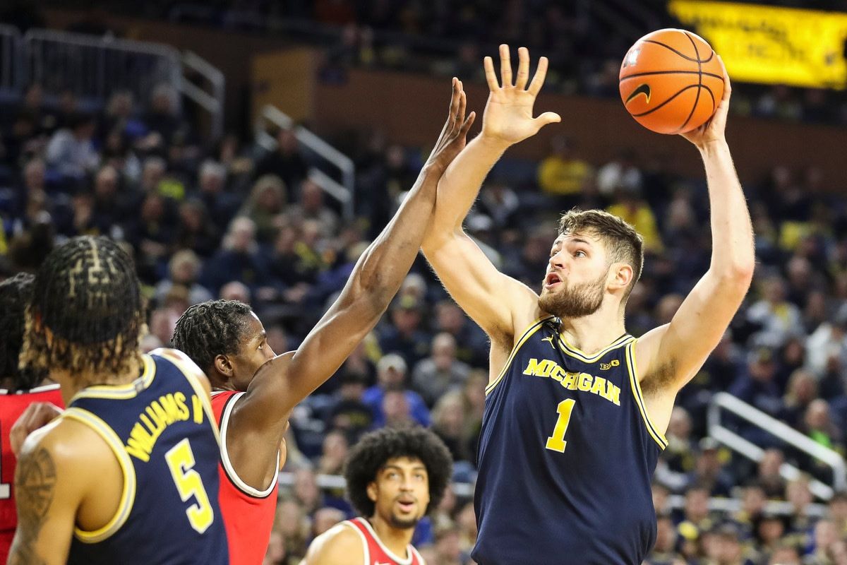 Michigan Center Hunter Dickinson Previews Game Against Indiana - Sports ...