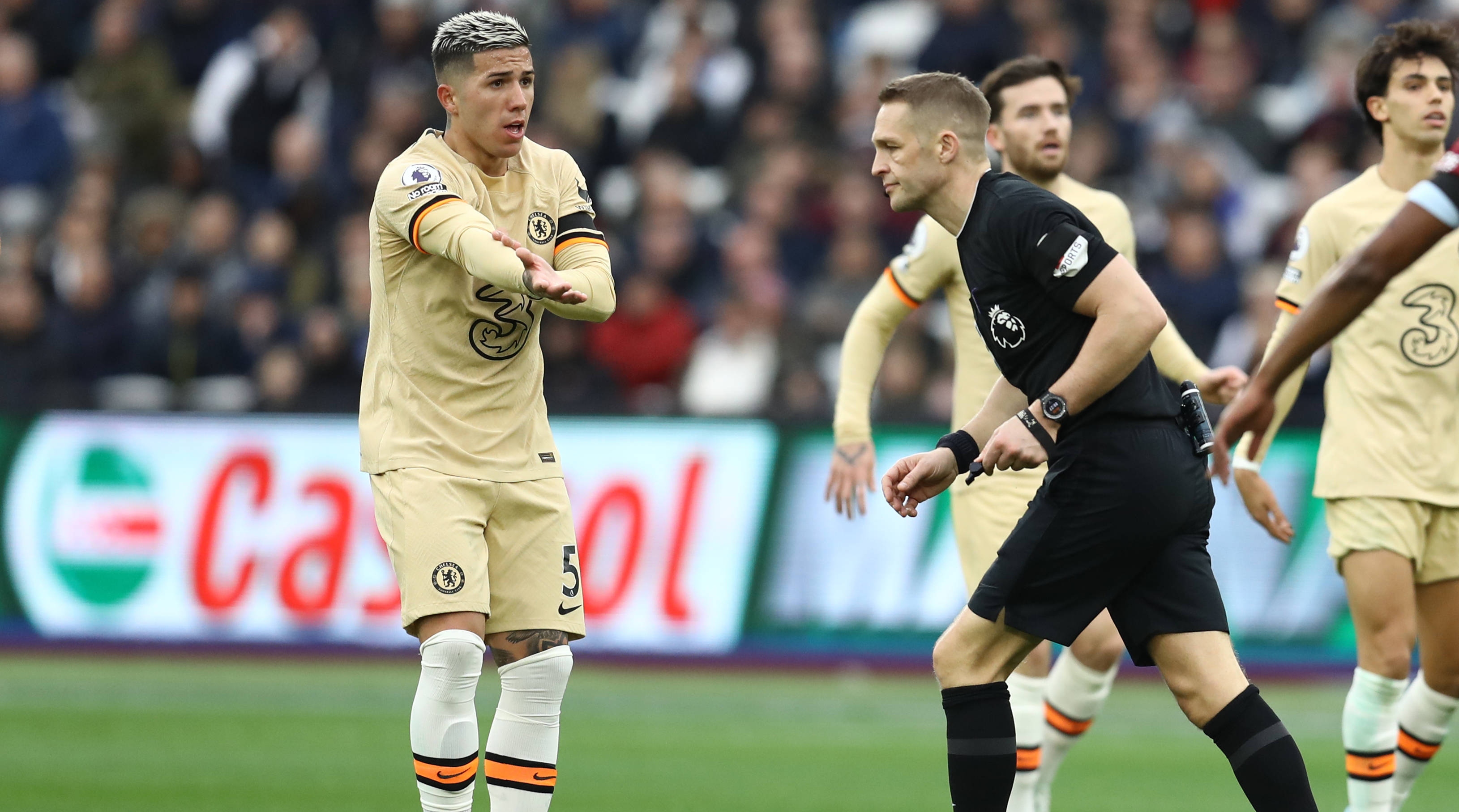 Chelsea’s Tweet Calling Out a Blatant Missed Handball Call Goes Viral ...