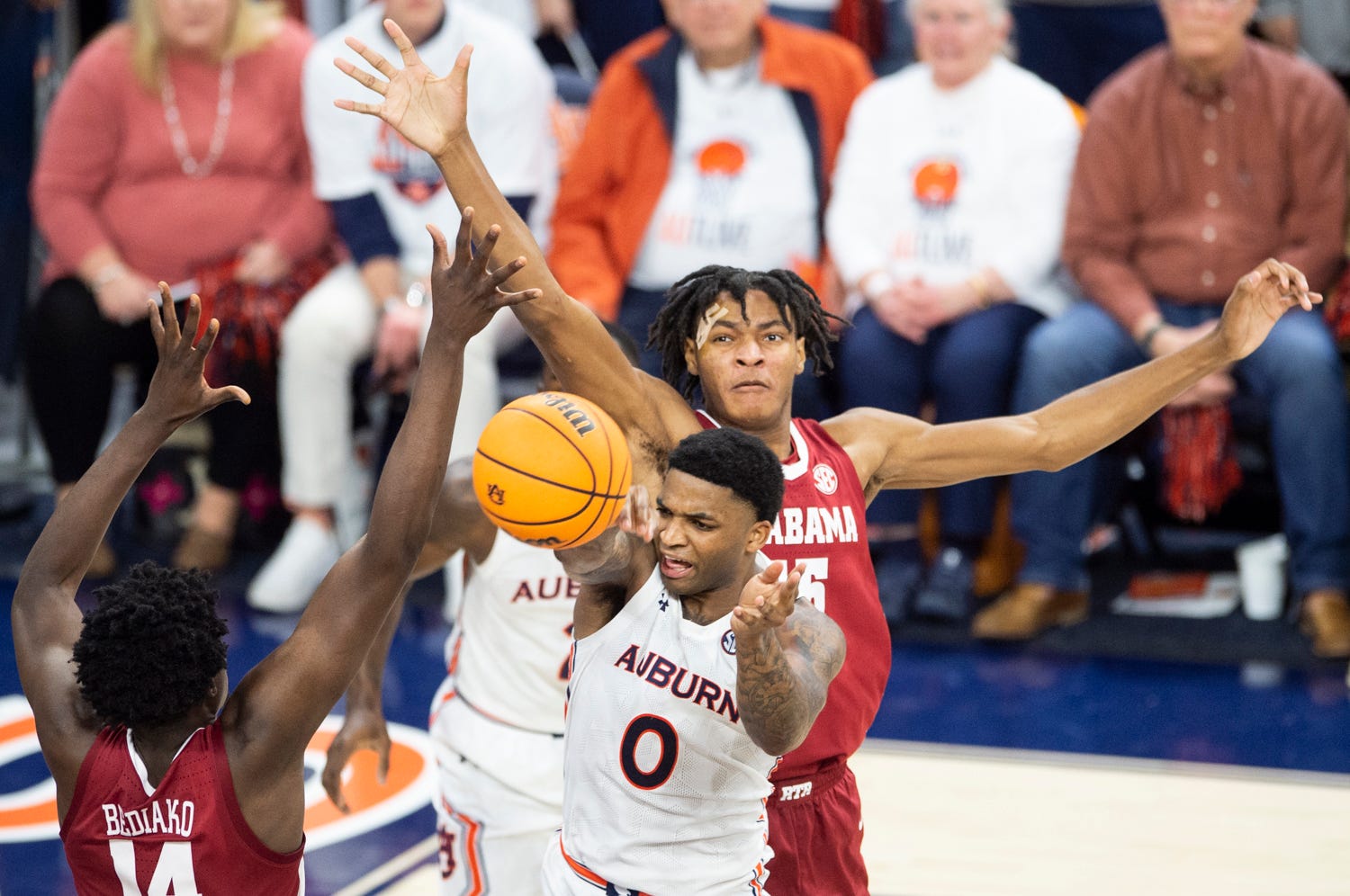 BamaCentral Courtside: No. 3 Alabama 77, Auburn 69 - Sports Illustrated Alabama Crimson Tide ...