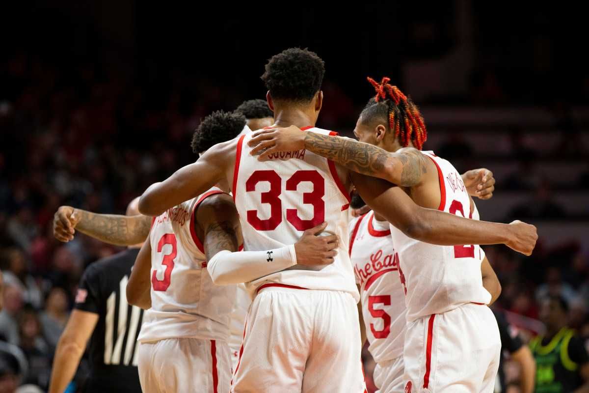 Cincinnati Bearcats Basketball Moderate Favorites Over Virginia Tech ...