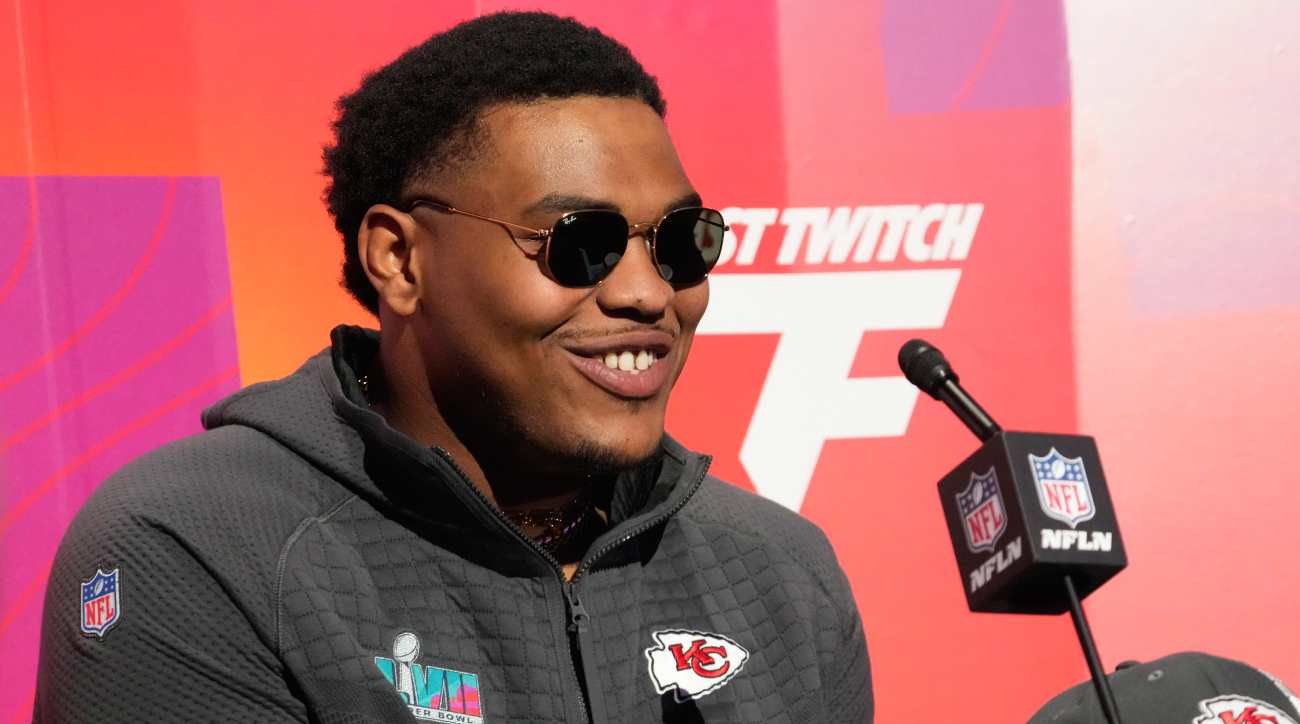 Orlando Brown on Chiefs’ O-Line: ‘Zero Sacks. Put It on a F—ing T-Shirt ...