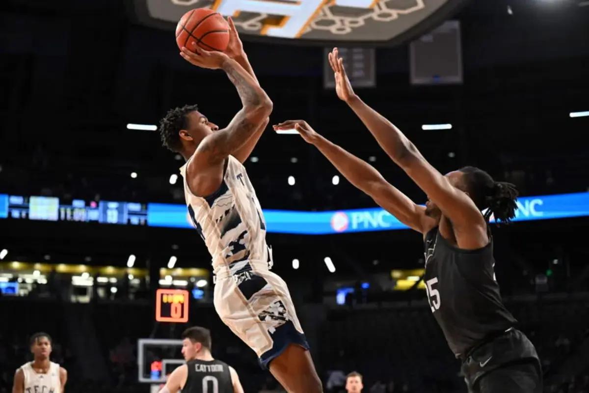 Jackets win Battle of the Techs in a Thriller - Sports Illustrated ...