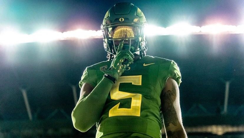Oregon Linebacker Jestin Jacobs Tabbed a Top 2024 NFL Draft Prospect ...