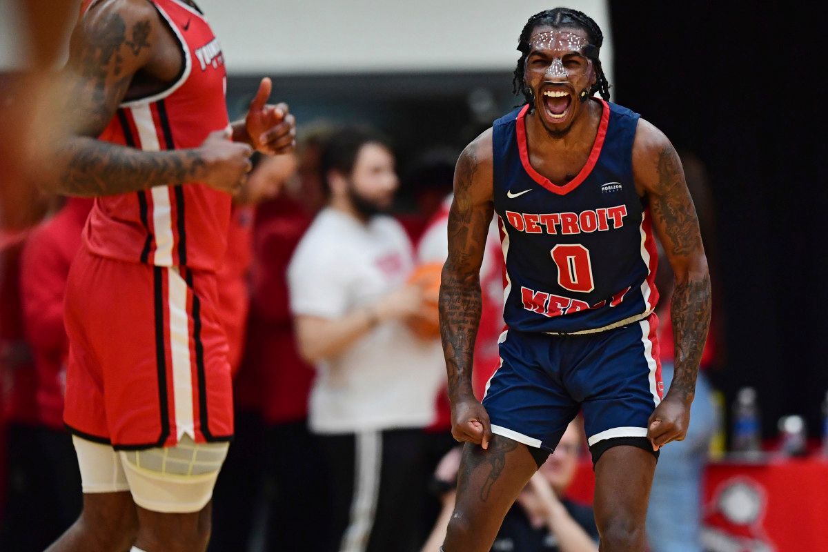 Antoine Davis Falls Short of Pistol Pete's NCAA Scoring Record - Sports ...