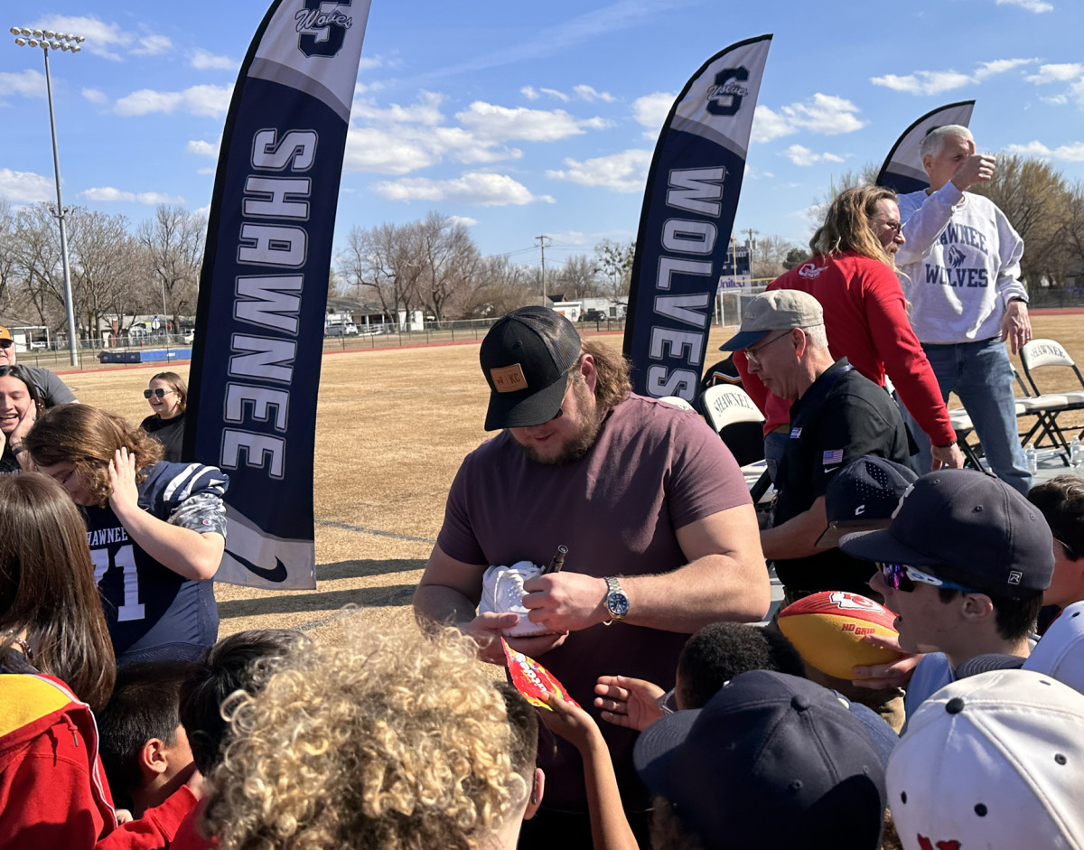 Former Oklahoma C Creed Humphrey Honored With Shawnee Super Bowl ...