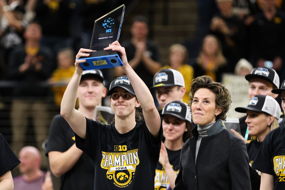 Transcript, Recap, Box: Iowa Wins B1G Title - Sports Illustrated Iowa ...