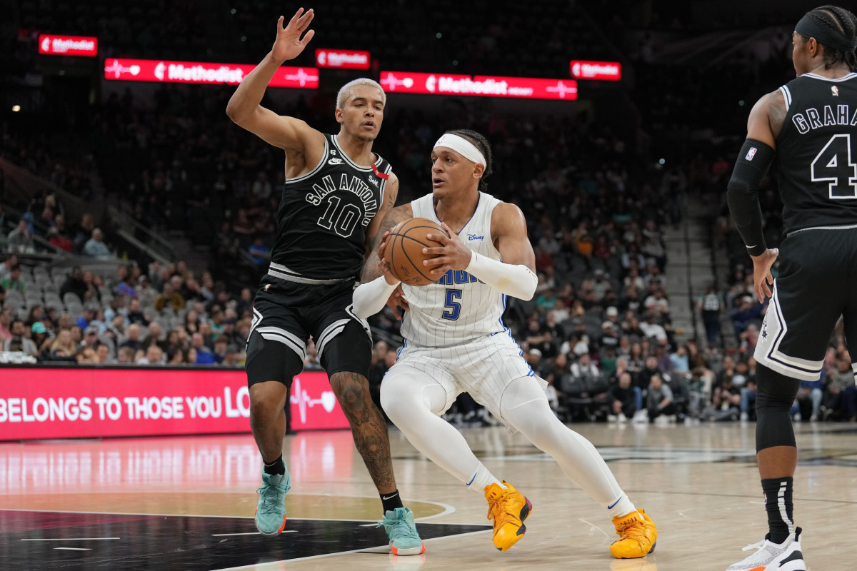 San Antonio Spurs Forward Jeremy Sochan Gains Reputation as Thorn in LeBron James' Side - Sports ...