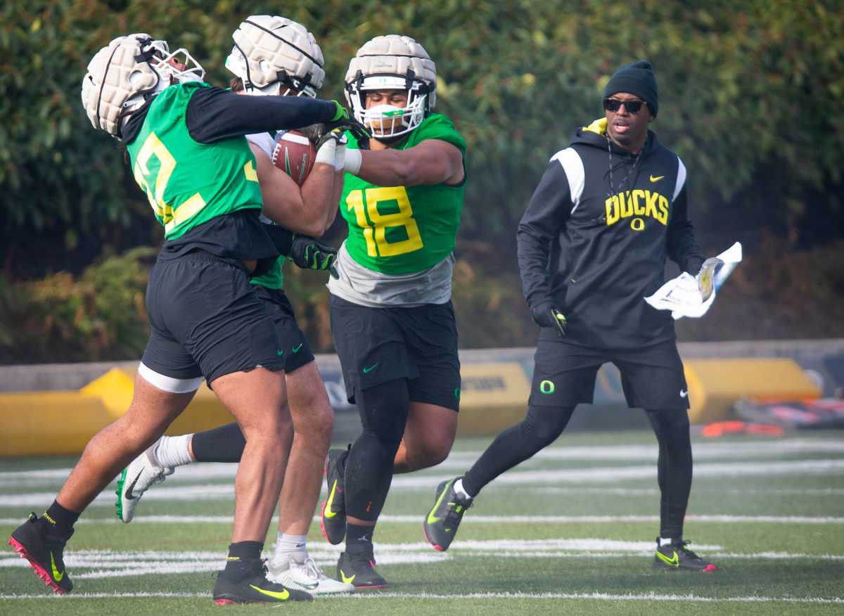 Oregon Football: Photos From Oregon's First Spring Football Practice of ...