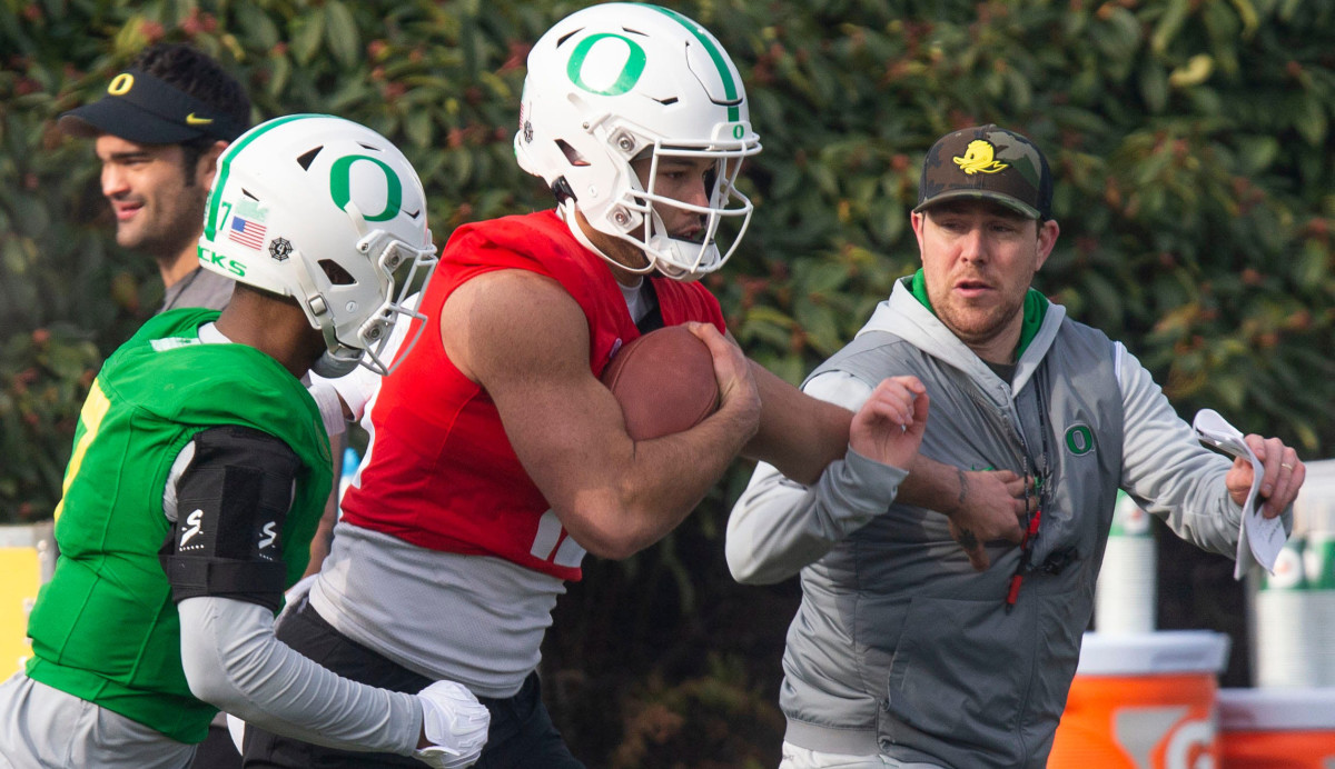 Oregon Football: Oregon QB Ty Thompson Enters the Transfer Portal ...