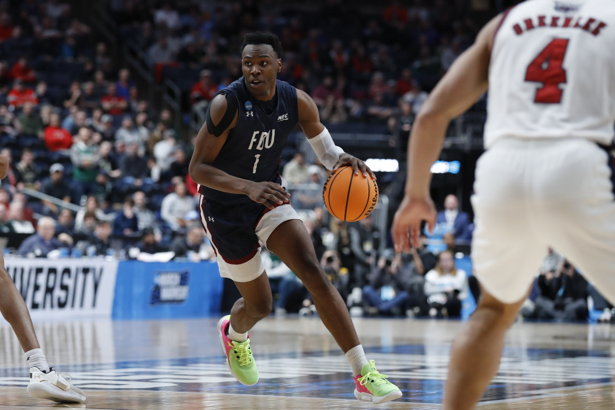 Florida Atlantic Basketball Defeats Fairleigh Dickinson - Sports ...