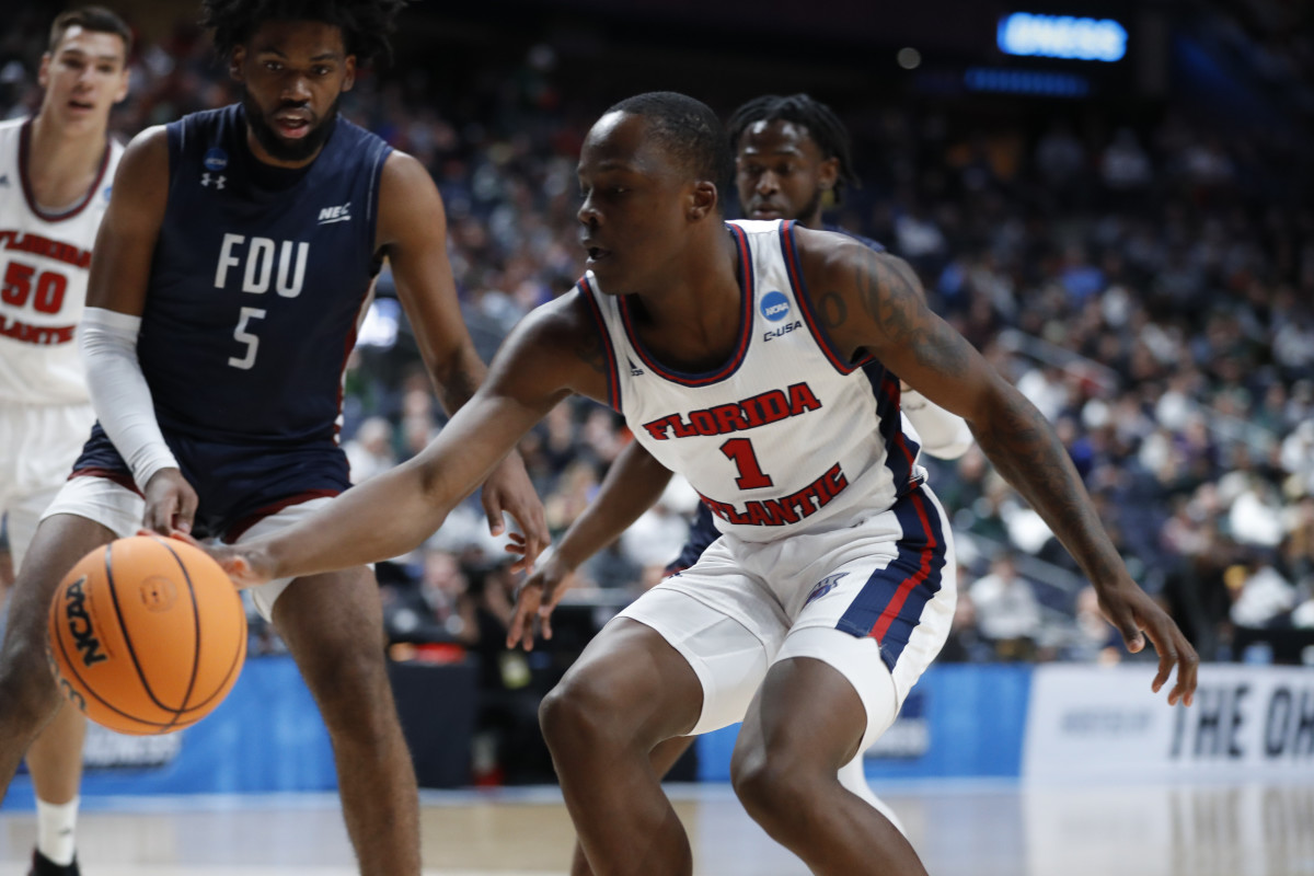Florida Atlantic Basketball Defeats Fairleigh Dickinson - Sports ...