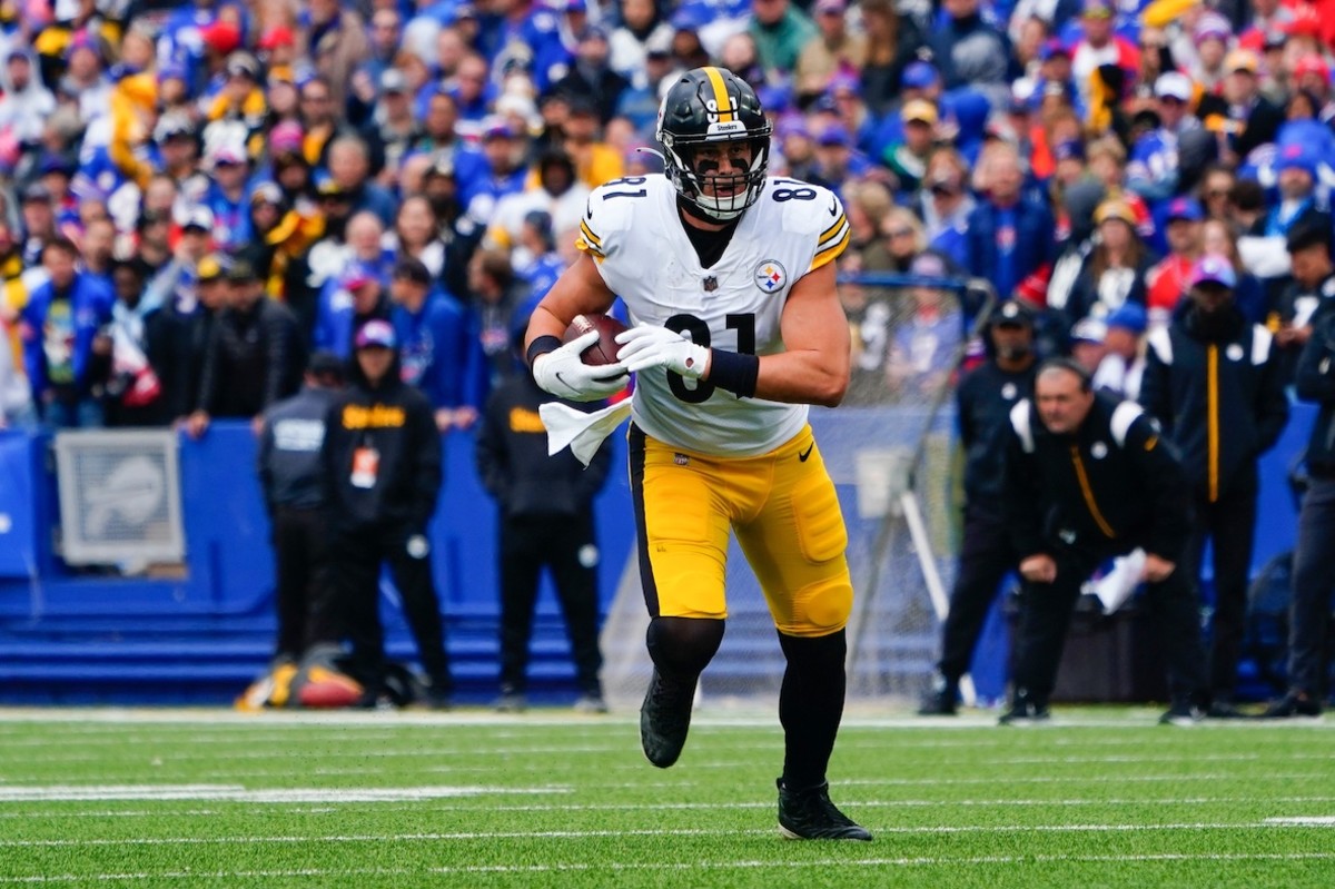 Pittsburgh Steelers Re-Sign TE Zach Gentry - Sports Illustrated ...