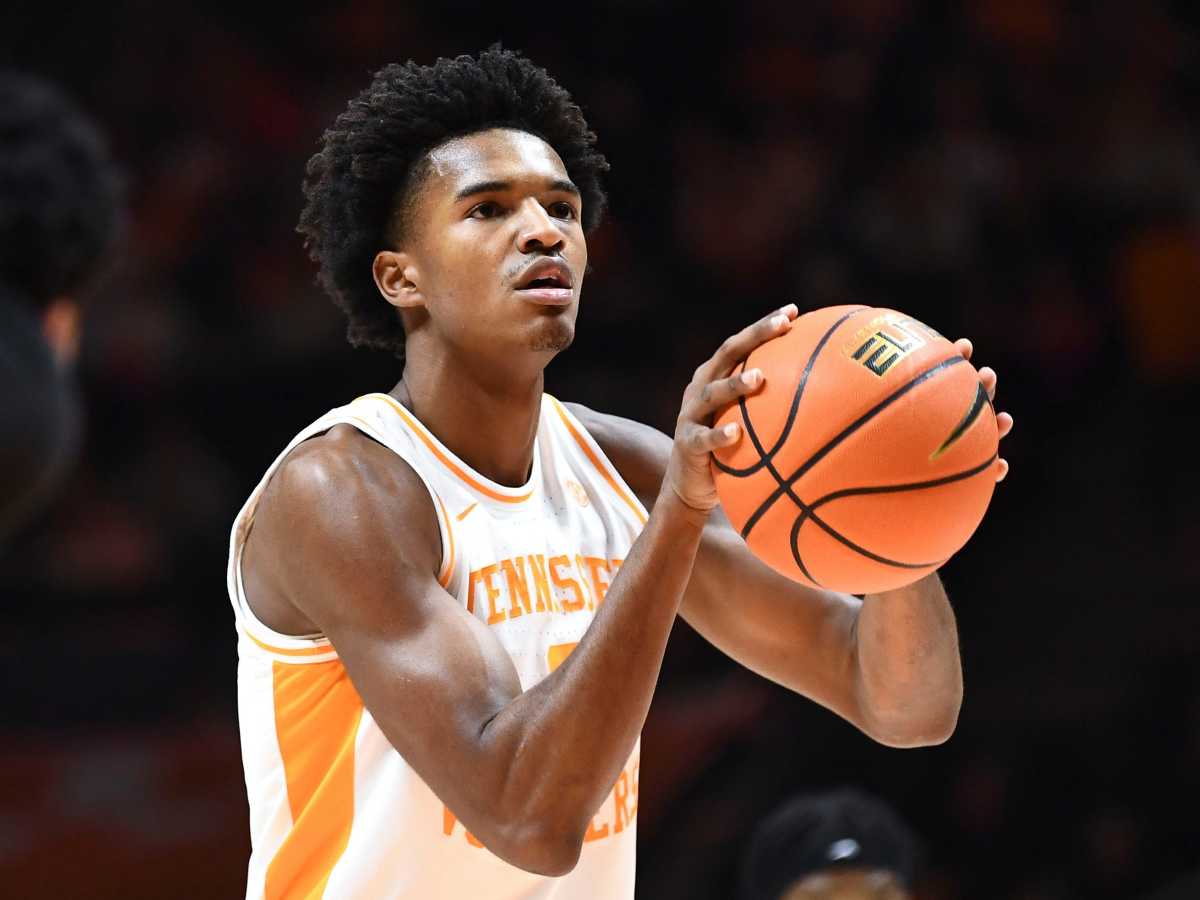 Julian Phillips Eyeing NBA Draft, Could Return To Tennessee Basketball ...