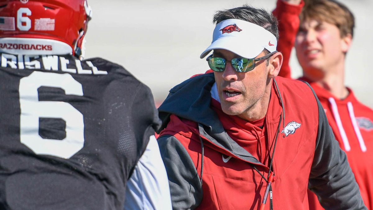 Razorbacks' quarterback commitment still solid after firing Dan Enos ...
