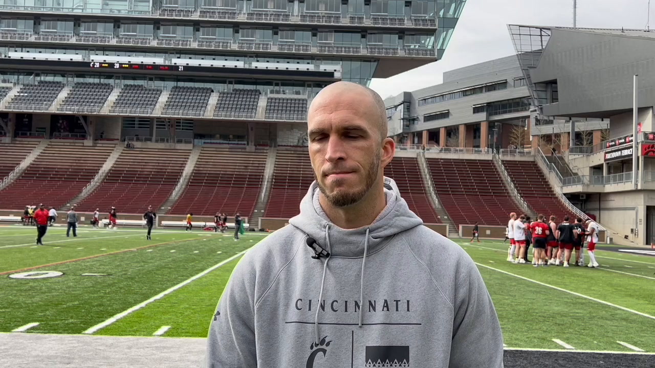 UC Quarterbacks Coach Pete Thomas On The Room, QB Battle So Far, And ...