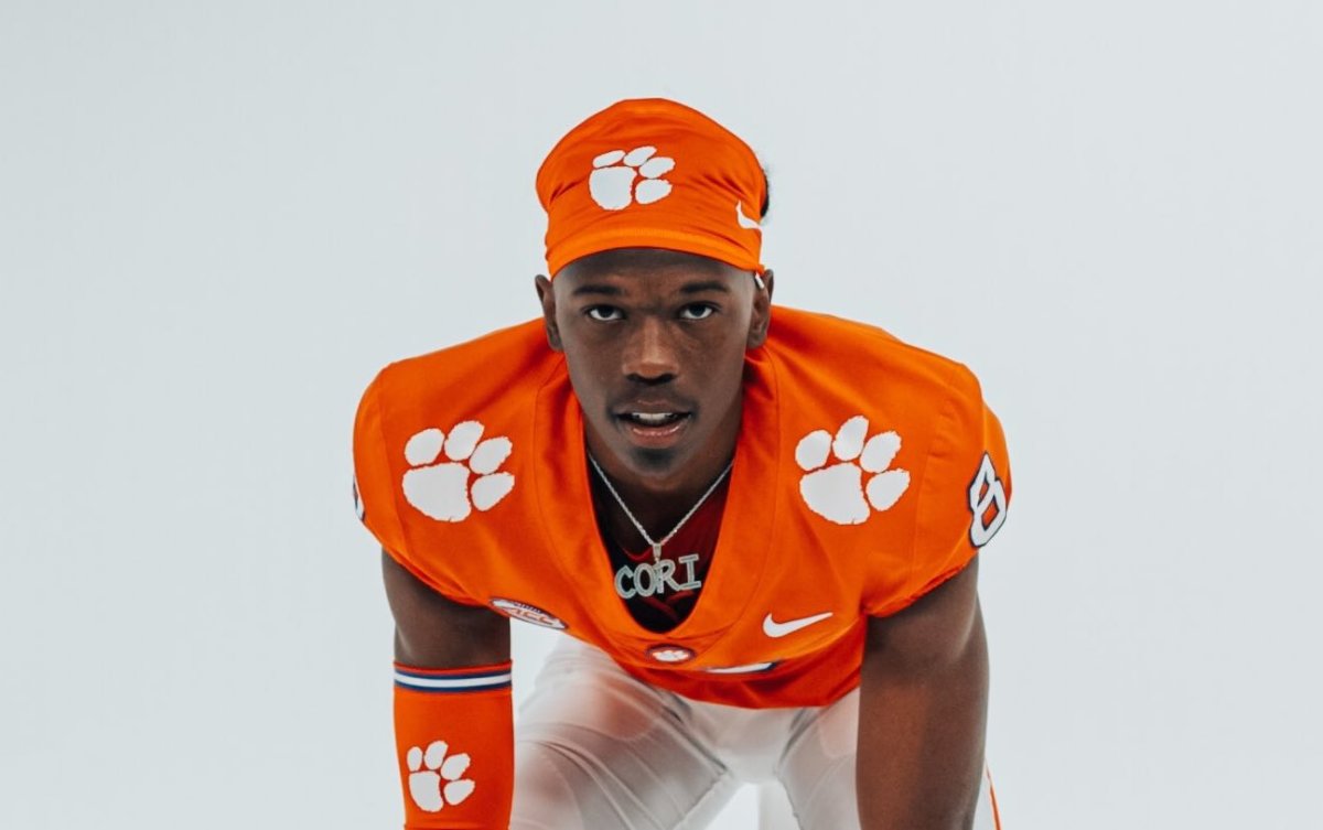 Clemson Stays Hot in Texas, Makes Final 5 for Elite Corner - Sports ...