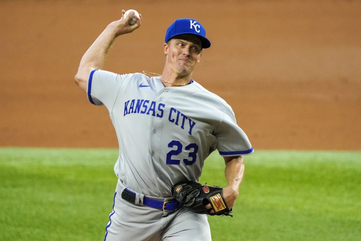WATCH: Royals' Greinke Plays Catch with Sons at Kauffman Stadium on Off ...