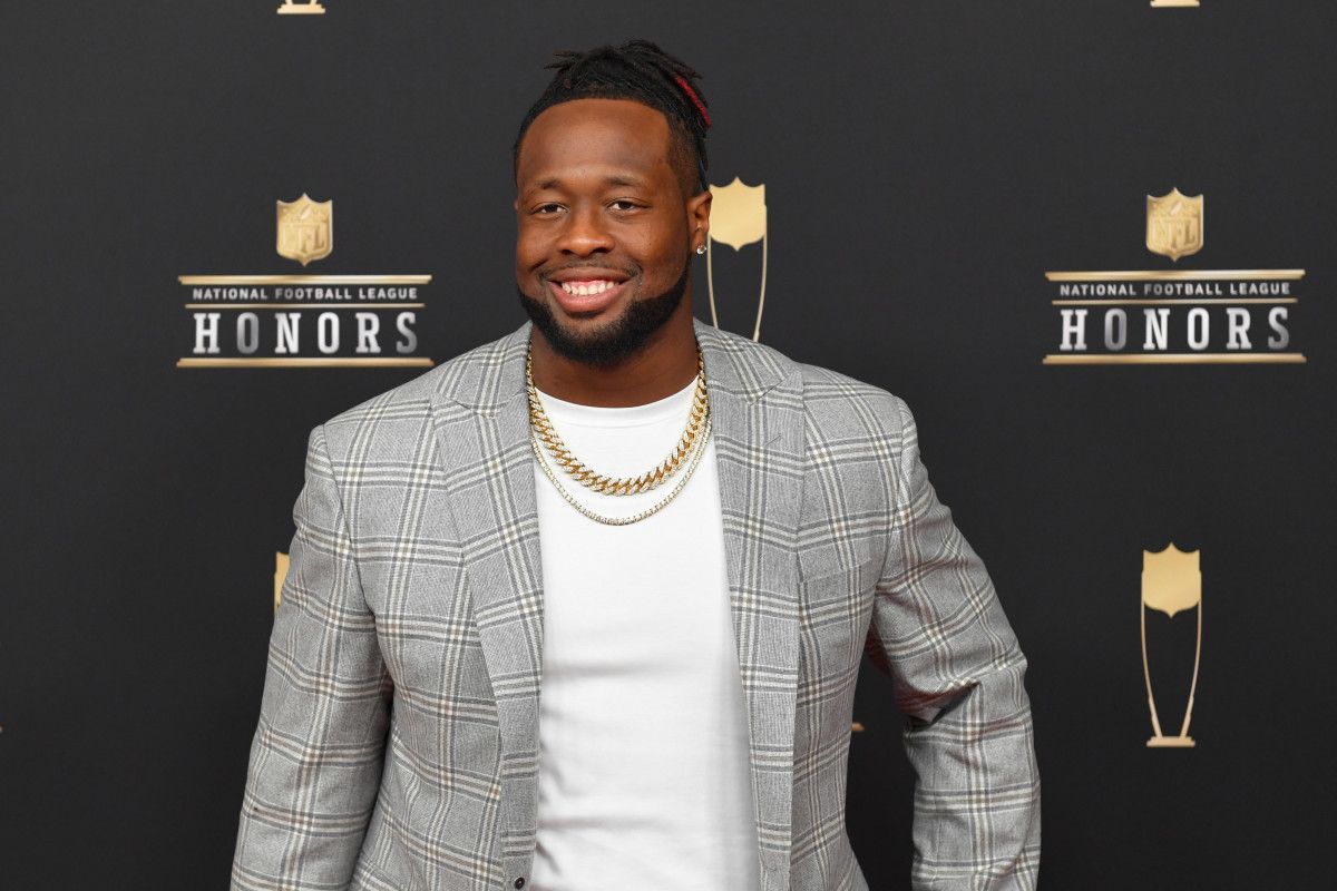 Former Oklahoma DL Gerald McCoy Officially Hangs Up the Cleats - Sports ...