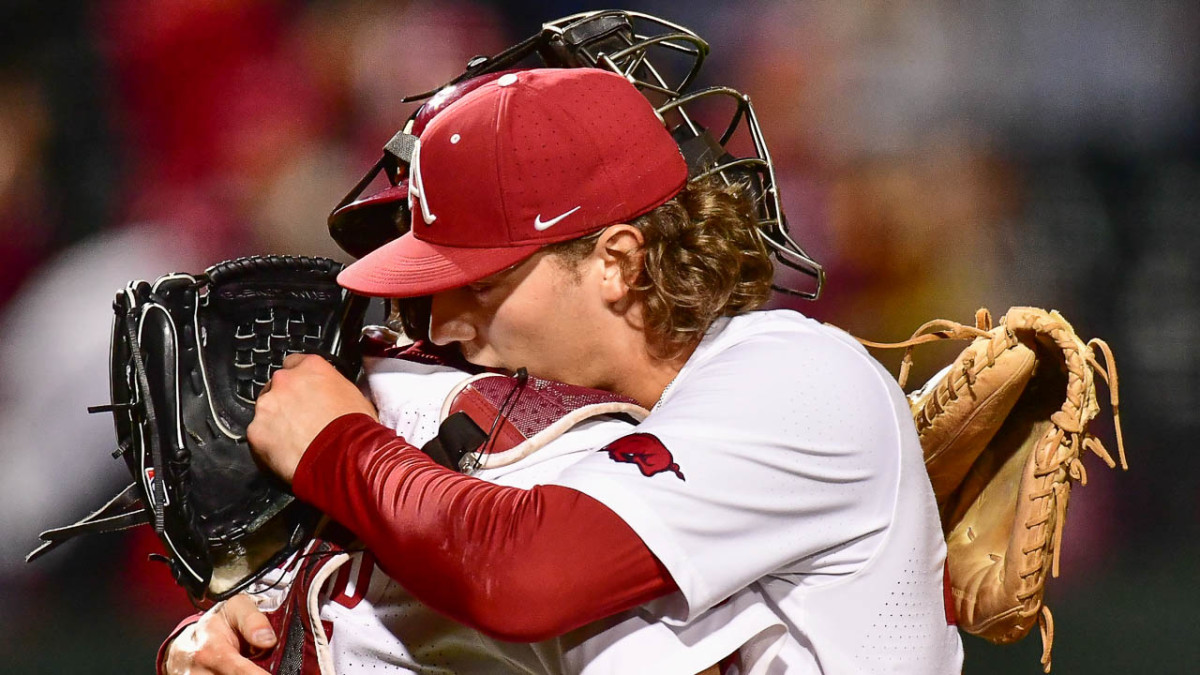 Razorbacks get 'lifetime' defensive play, home run in eighth to end ...