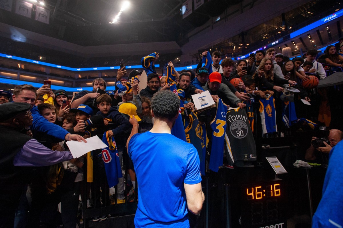Fan's Hilarious Poster At Kings-Warriors Game Is Going Viral - Fastbreak on FanNation